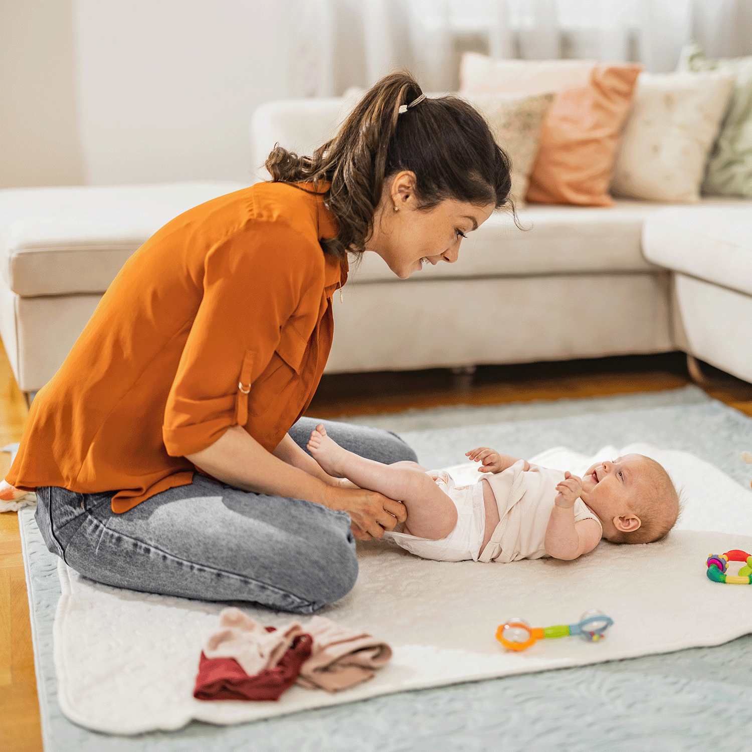 How to Change Diapers if the Baby is Active? Three Tips will Help You!